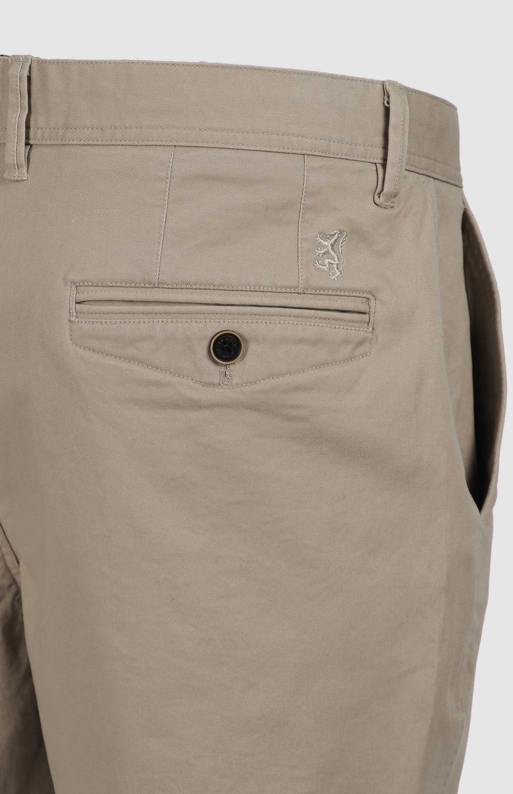 Matthew Mid-Thigh Chino Shorts - Pringle of Scotland®